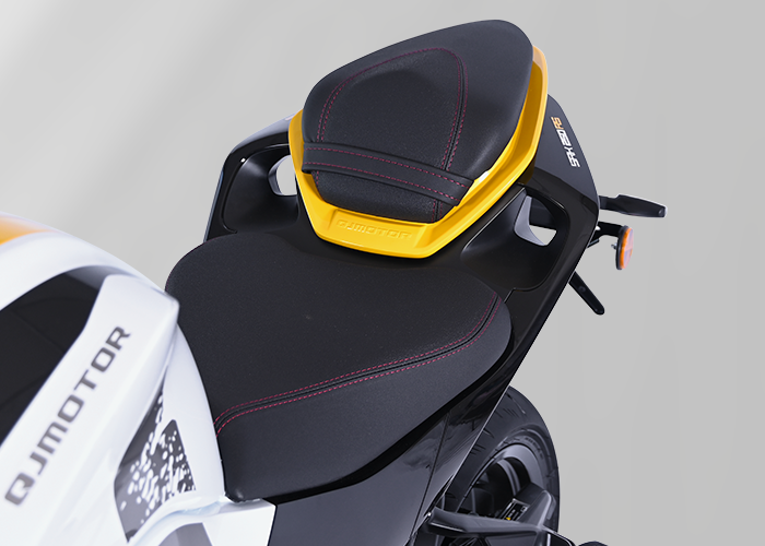 QJMOTOR SRK 250 RS: Moto Deportiva | Rendimiento y Estilo