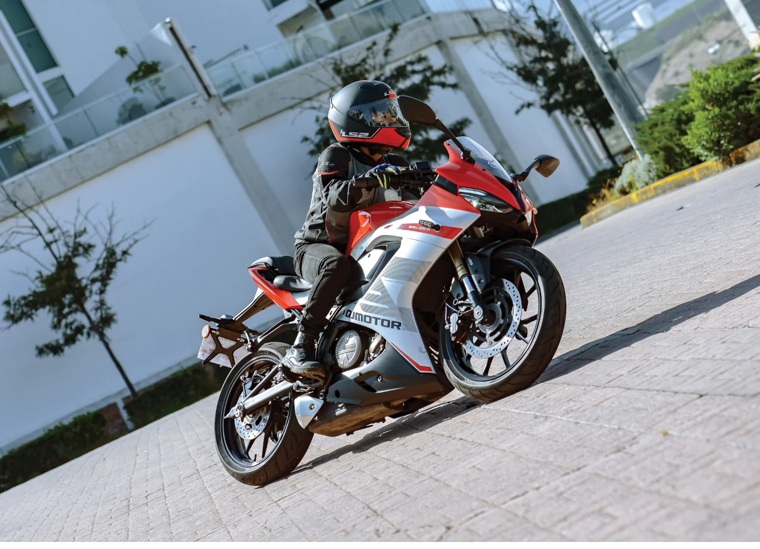 QJMOTOR SRK 25 R | Moto racing 250 cc | ADN de competición